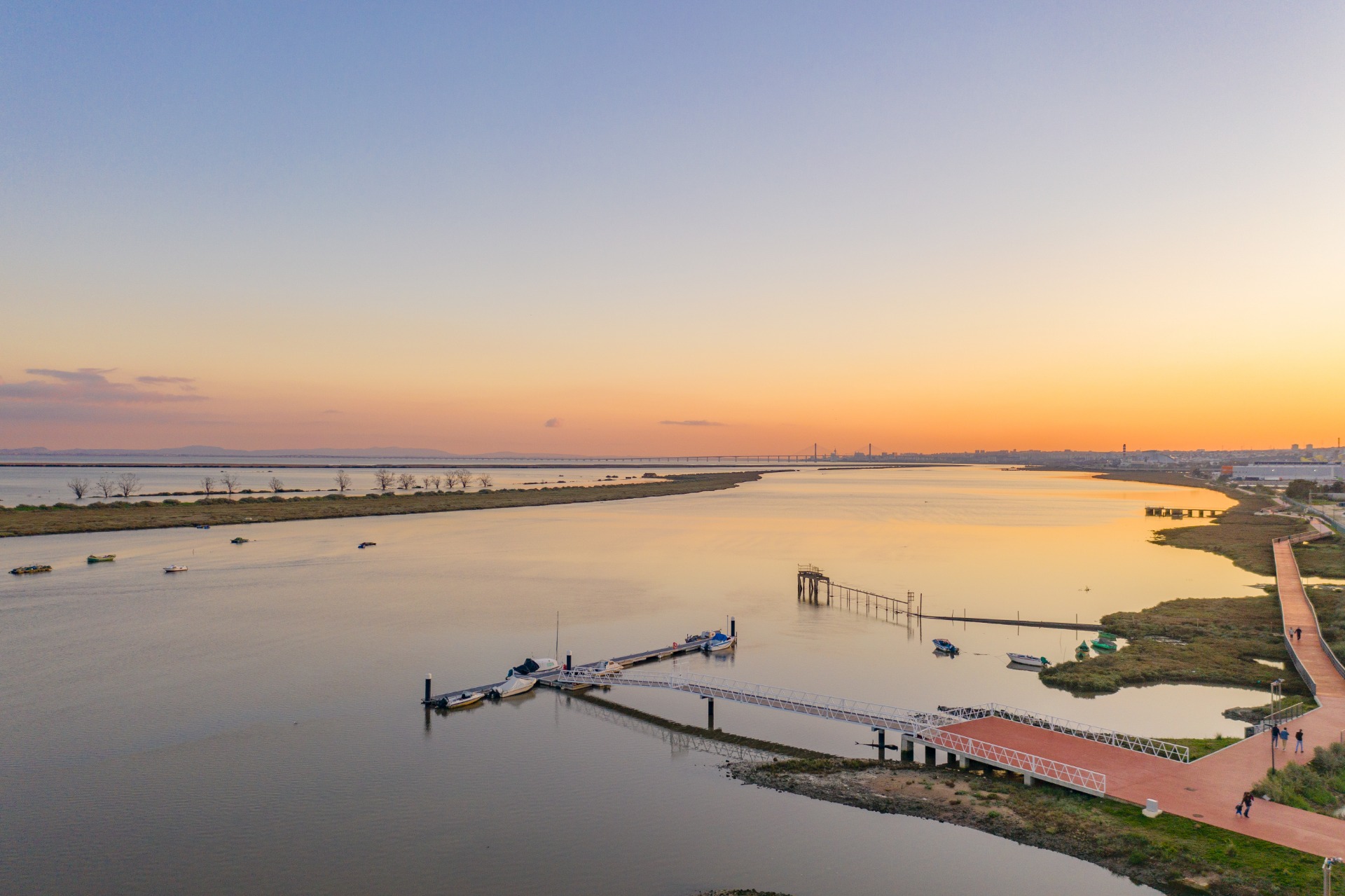VILA RIO - Conheça o futuro bairro num passeio de barco pelo rio Tejo ...